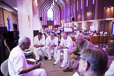 Volunteers, inmates experience God behind prison walls