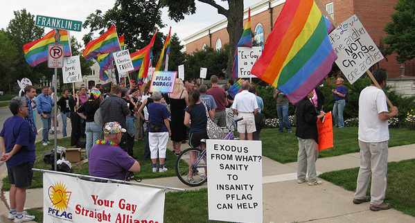 Exodus International shuts down, president apologizes