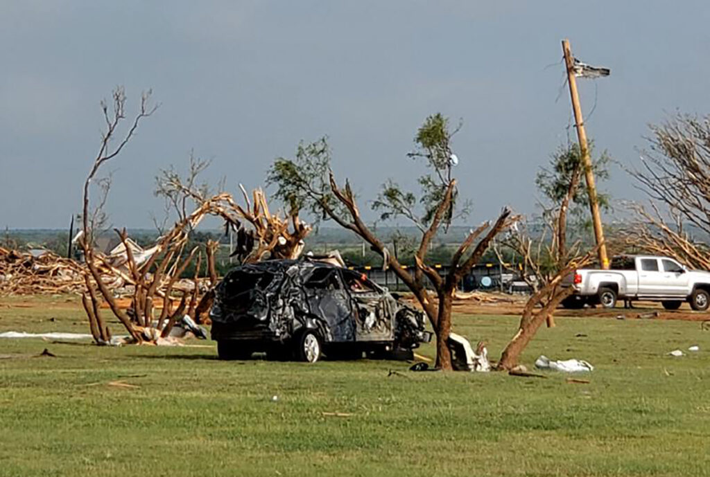 Neighbors help each other after tornado hits Matador