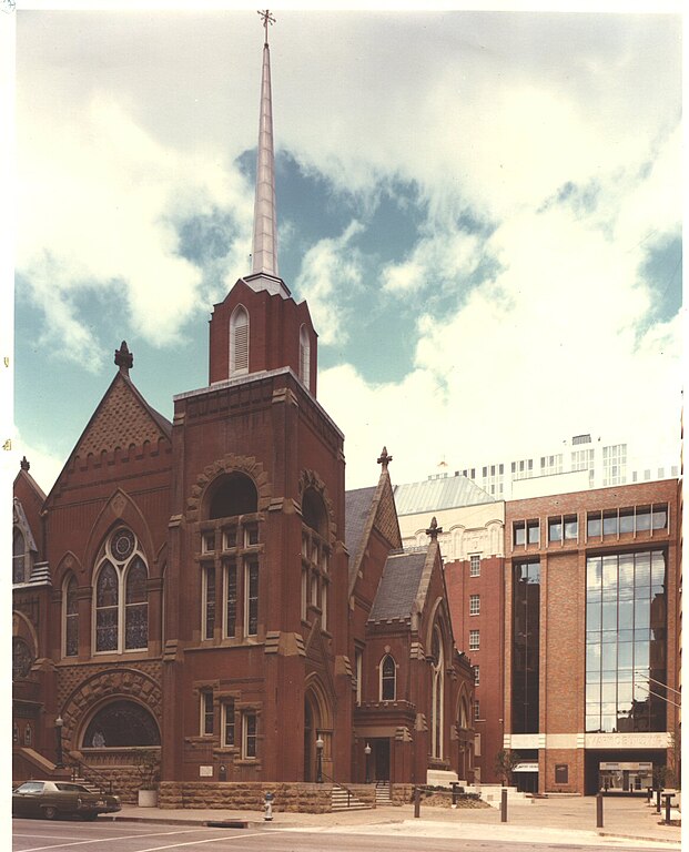 Fire engulfs historic sanctuary at FBC Dallas